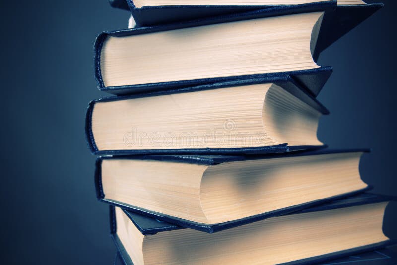 Pile de livres photo stock. Image du lectures, littérature - 27021658