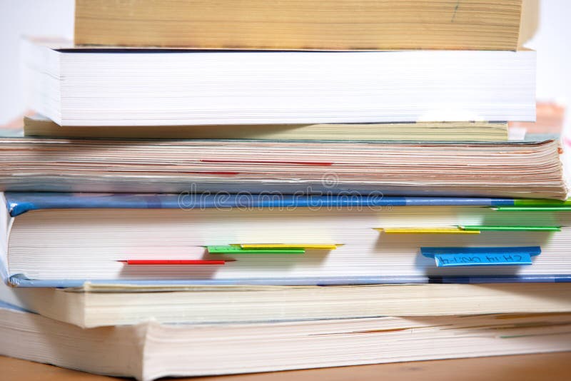 Pile de livres photo stock. Image du université, science - 4786952