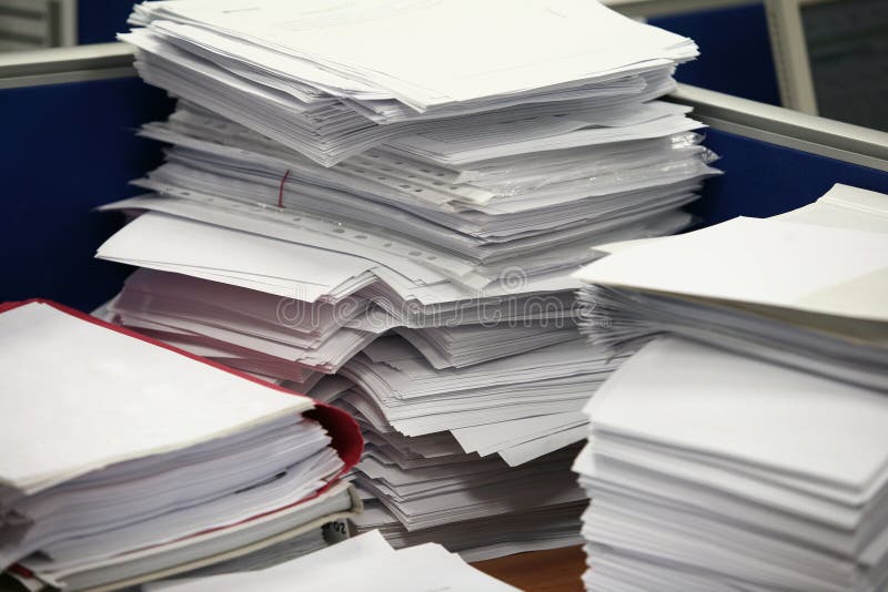 Pile De Documents Professionnels Photo stock - Image du papiers ...