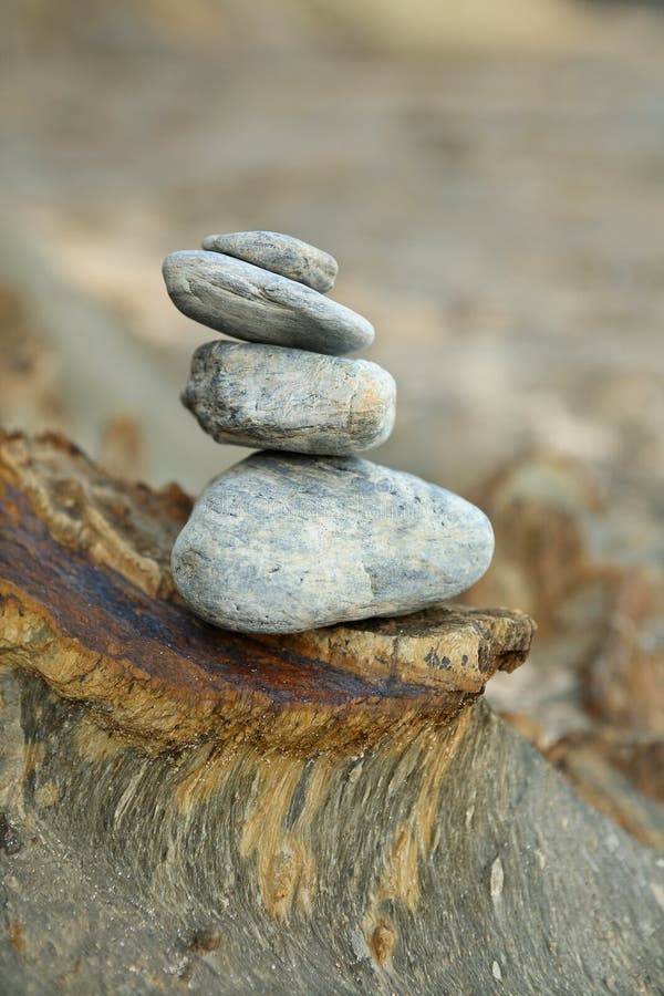 Pile de roche photo stock. Image du rivage, roches, contemplatif - 1631206
