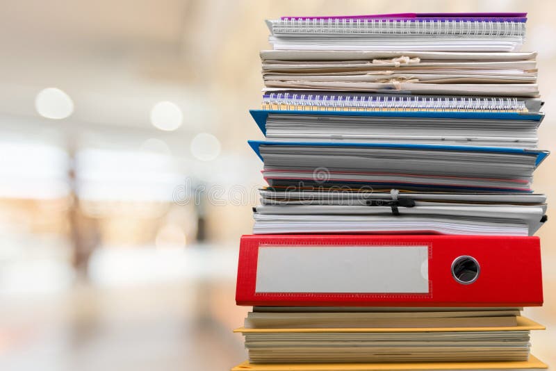 Pile De Fichiers Dans Des Dossiers Isolée Sur Fond Blanc Image stock ...