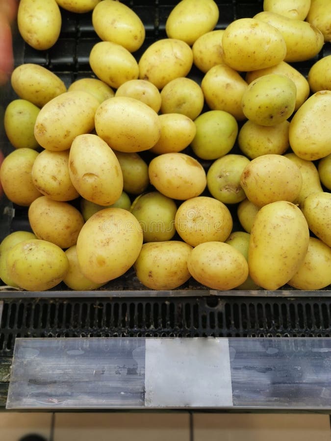 Pile of Fresh Australian Potatoes Stock Photo - Image of potato, plant ...