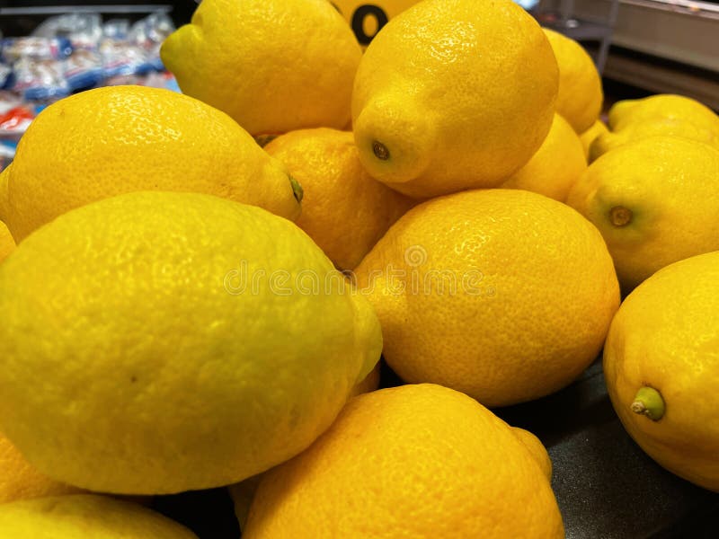 Pile of Fresh Lemons on Display Stock Photo - Image of eating, tropical ...