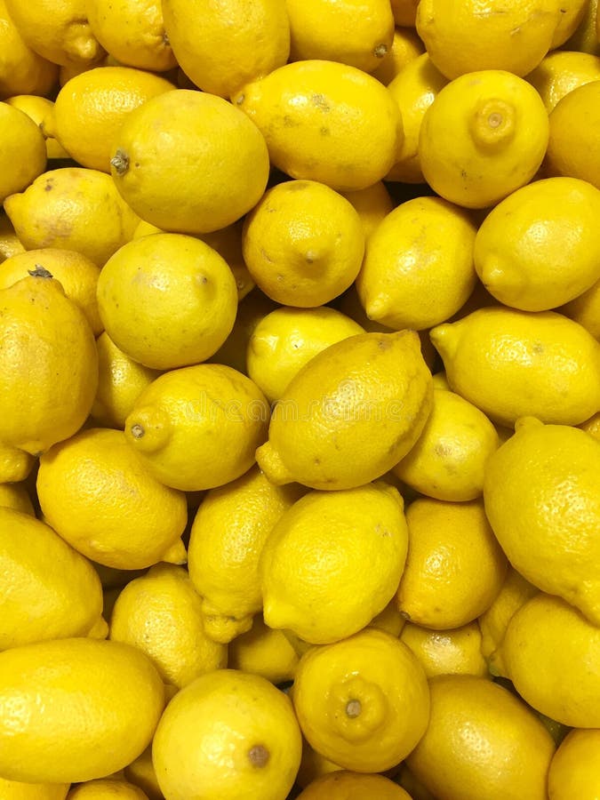 Pile Of Fresh Lemons In A Grocery Store Stock Image - Image of store ...