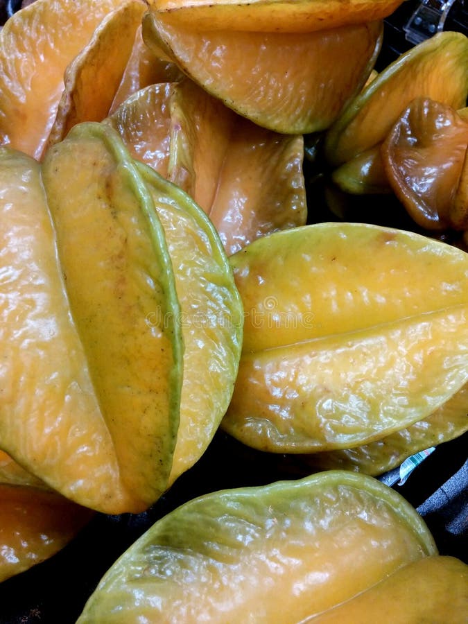 A Pile of Loose, Bulk Tropical Star Fruit Stock Image - Image of ...