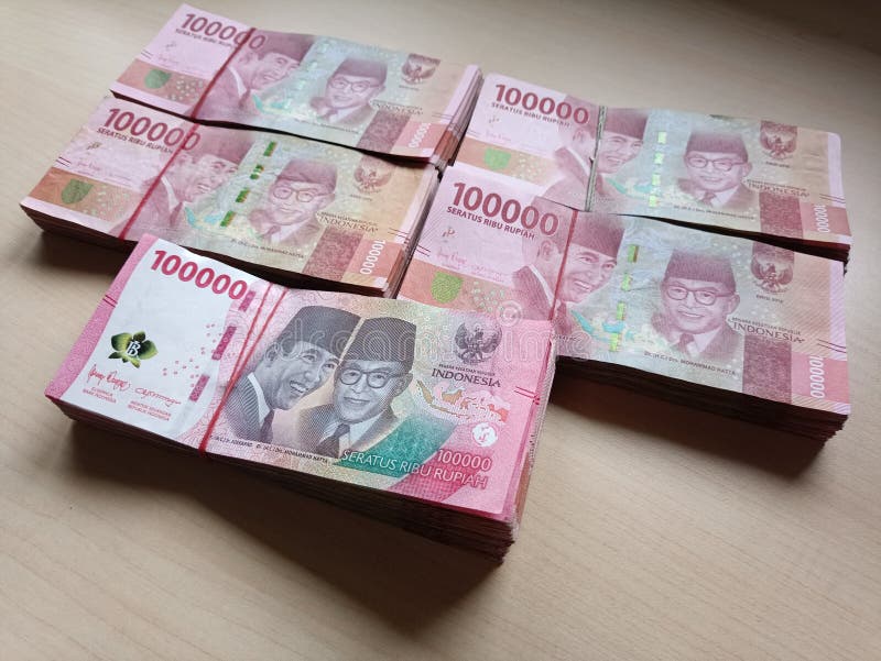 Pile of 100 Thousand Rupiah Stock Image - Image of asia, currency ...