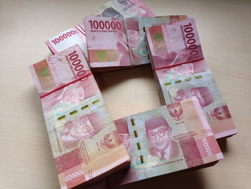 Pile of 100 Thousand Rupiah Stock Image - Image of denominations, money ...