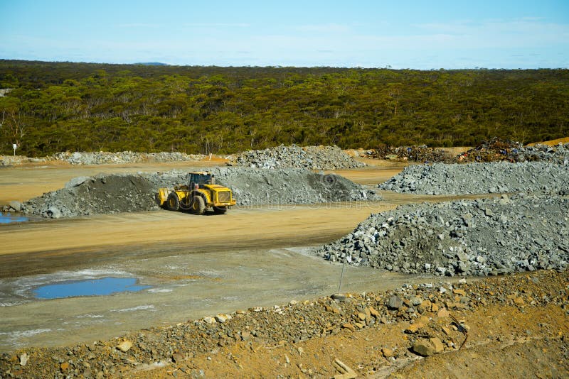 Piles de minerai photo stock. Image du sable, poussière - 168413528