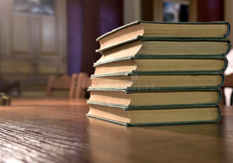 Piles Des Livres Sur La Table Image stock - Image du roman, préparation ...
