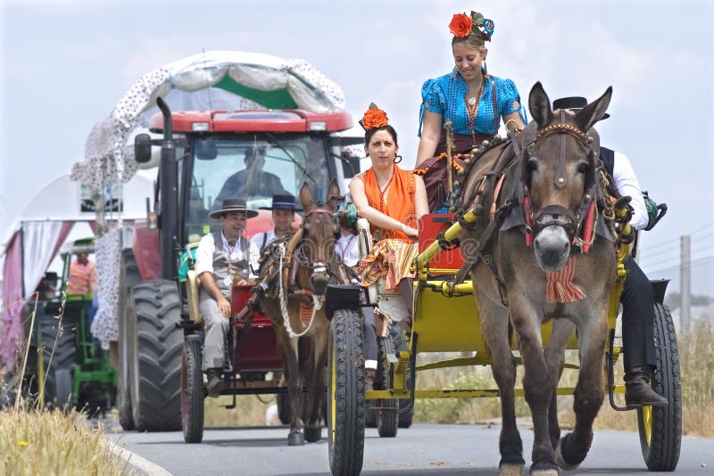 Pilger Auf Ihrer Weise Zu Pilgerfahrtkirche EL Rocio Redaktionelles ...