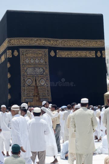 Pilgrims Circumambulate the Kaaba Editorial Photo - Image of meccah ...