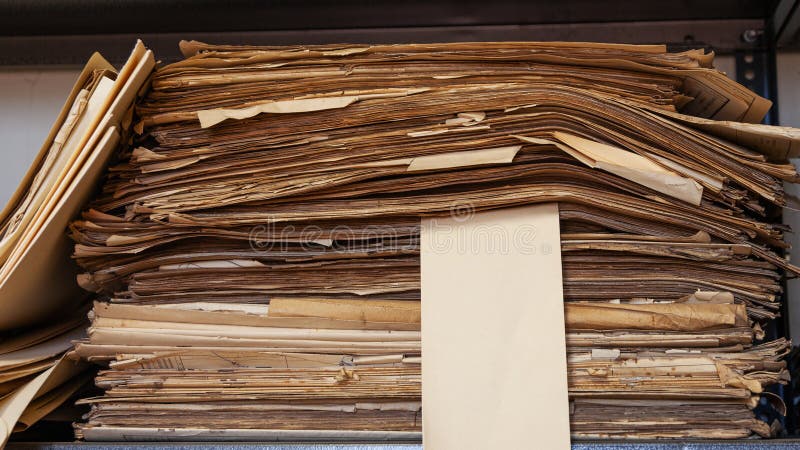 Pilha De Documentos Antigos Com Papel Em Branco Imagem de Stock ...