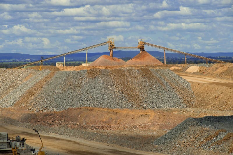 Minério De Cobre E Pedras Em Uma Mina Imagem de Stock - Imagem de ...