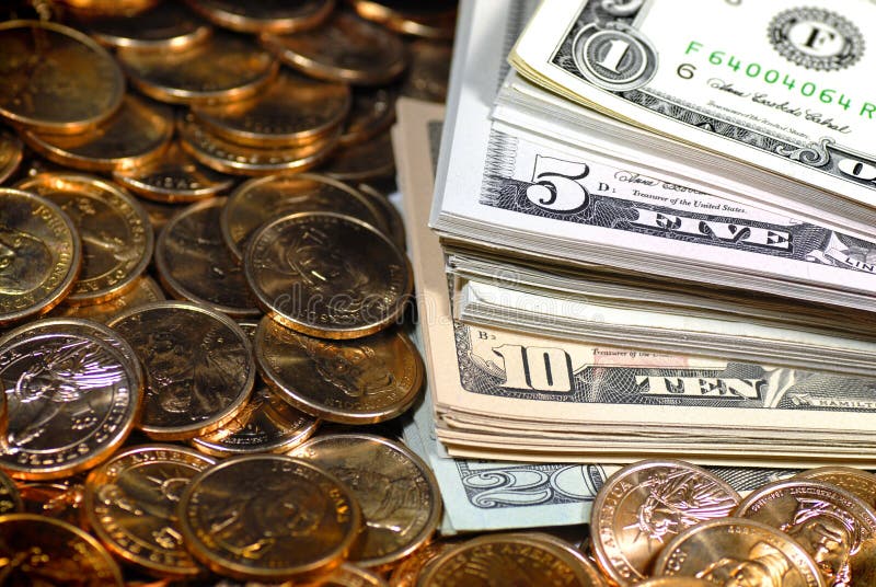Pilhas De Moedas E De Dinheiro Que Representam O Sucesso E As Riquezas ...