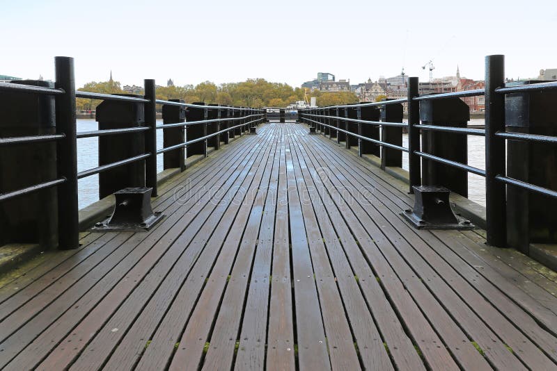 Pilier image stock. Image du wooden, quai, passerelle - 36632341