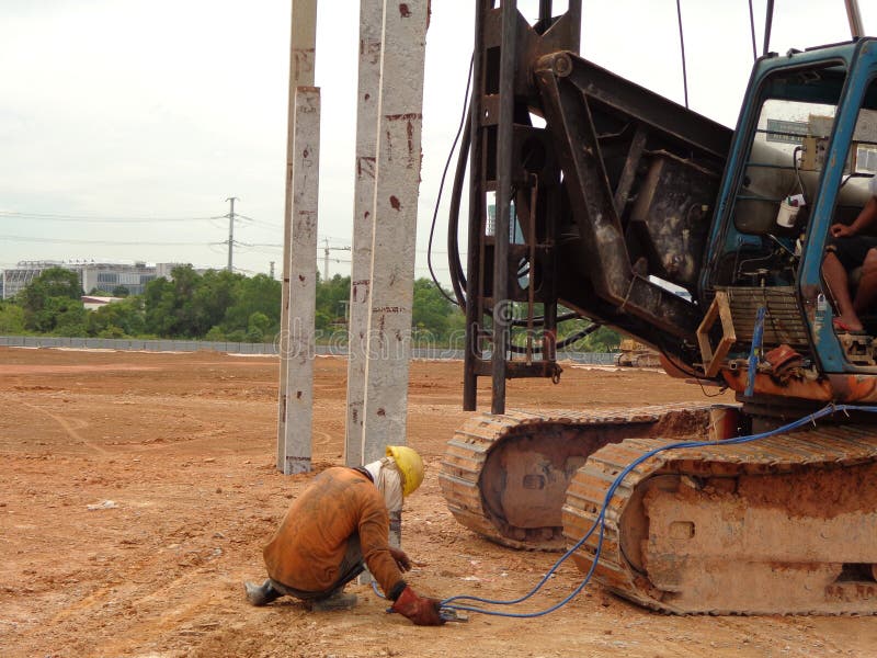 Piling driven machine editorial stock image. Image of cement - 74673099