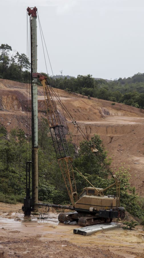 Piling Rig with Fixed or Swinging Leader Used for Construction that are ...