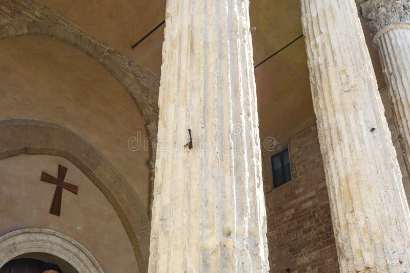Pillars of the Old Roman Temple of Minerva and Church of Santa Maria ... Pillars of the Old Roman Temple of Minerva and Church of Santa Maria ...