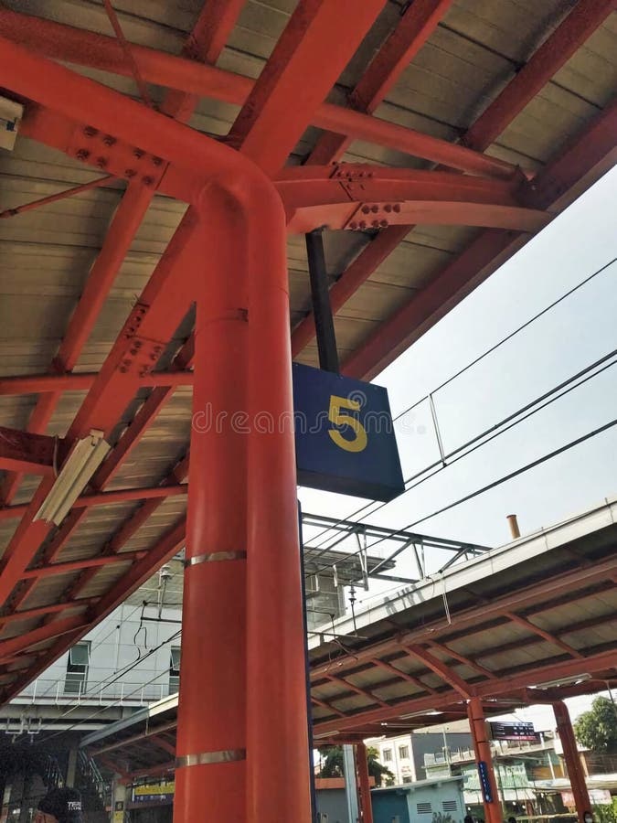 Pillars Supporting Train Station Platforms Stock Photo - Image of ...