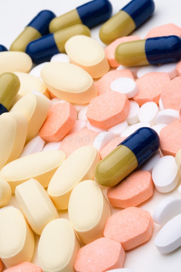 Pillole isolate immagine stock. Immagine di farmacologia - 14317903