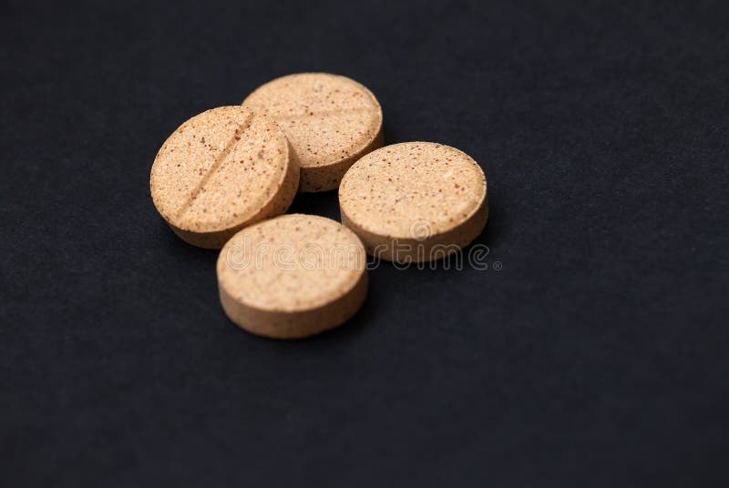 Pillole della vitamina immagine stock. Immagine di droghe - 64452439