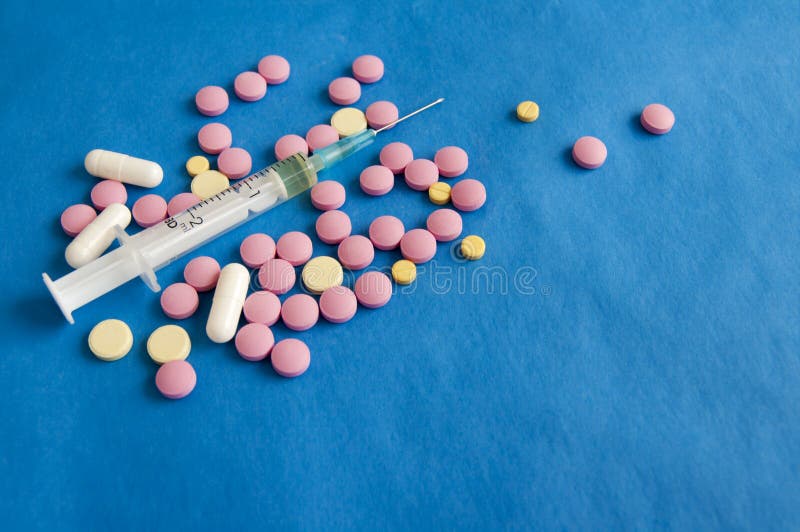 Tabletter och spruta arkivfoto. Bild av utformning, visare - 173323210