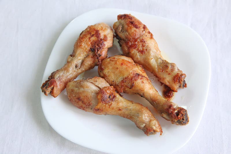 Pilon de poulet frit photo stock. Image du pilon, maison - 10573446