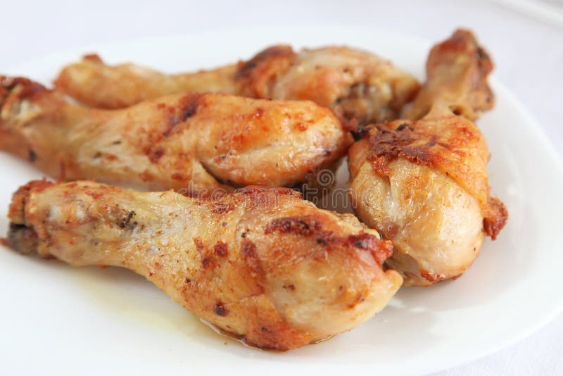 Pilon de poulet frit photo stock. Image du pilon, maison - 10573446