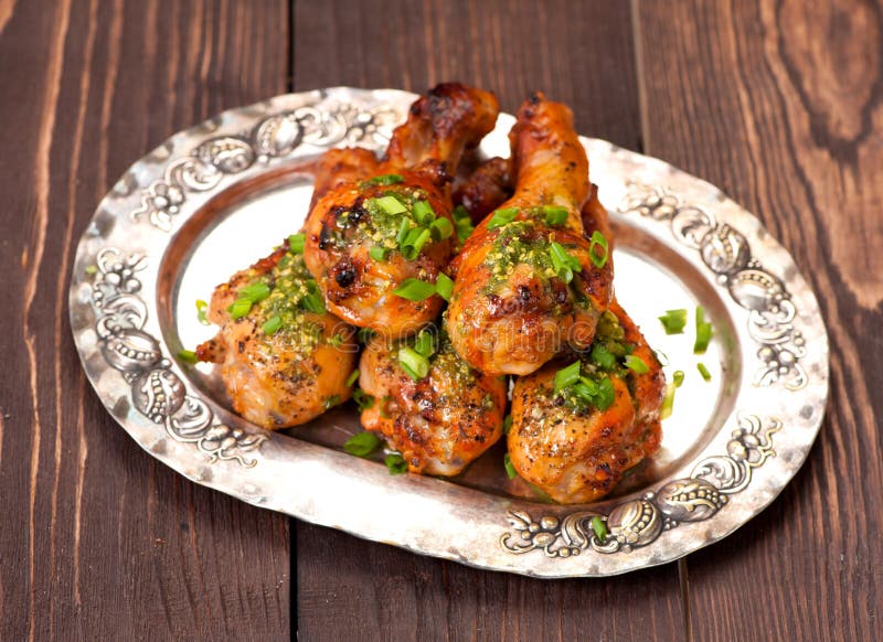 Pilon de poulet grillé photo stock. Image du apéritif - 74242964