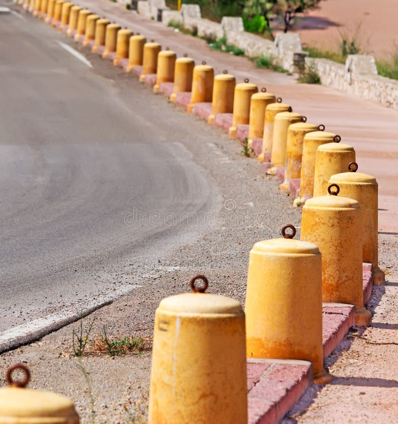 Pilones del cemento foto de archivo. Imagen de curva - 34135504