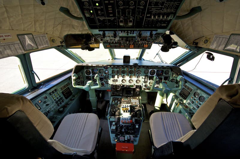 Airbus 320 Cockpit Flightdeck Stock Photo - Image of cabin, gauges ...