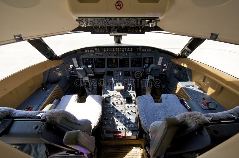 18+ Commercial pilot cockpit Free Stock Photos - StockFreeImages