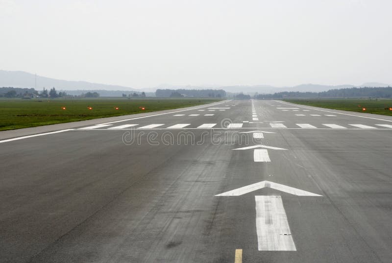 1,295 Cockpit Pilot Runway Approach Stock Photos - Free & Royalty-Free ...