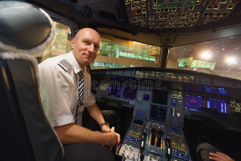 Piloten im Flugzeugcockpit redaktionelles foto. Bild von steuerung ...