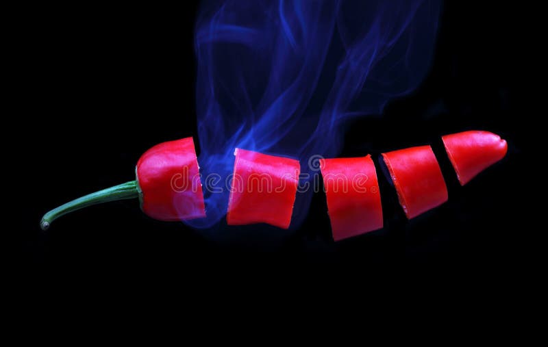 Piment d'un rouge ardent image stock. Image du poivron - 36571039