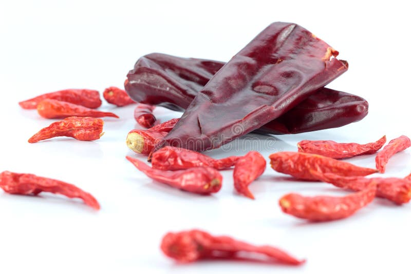Piment Sec D'isolement Sur Le Fond Blanc Image stock - Image du chaud ...