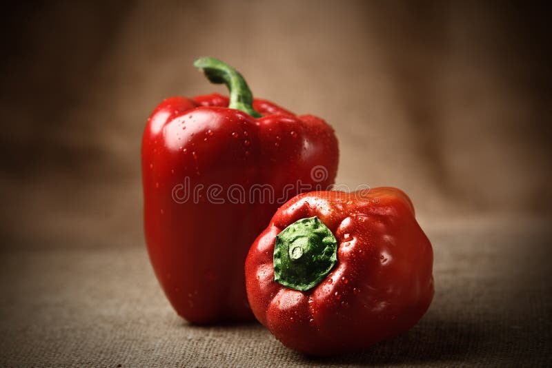 Pimento Vermelho Fresco De Duas Bels Imagem de Stock - Imagem de ...