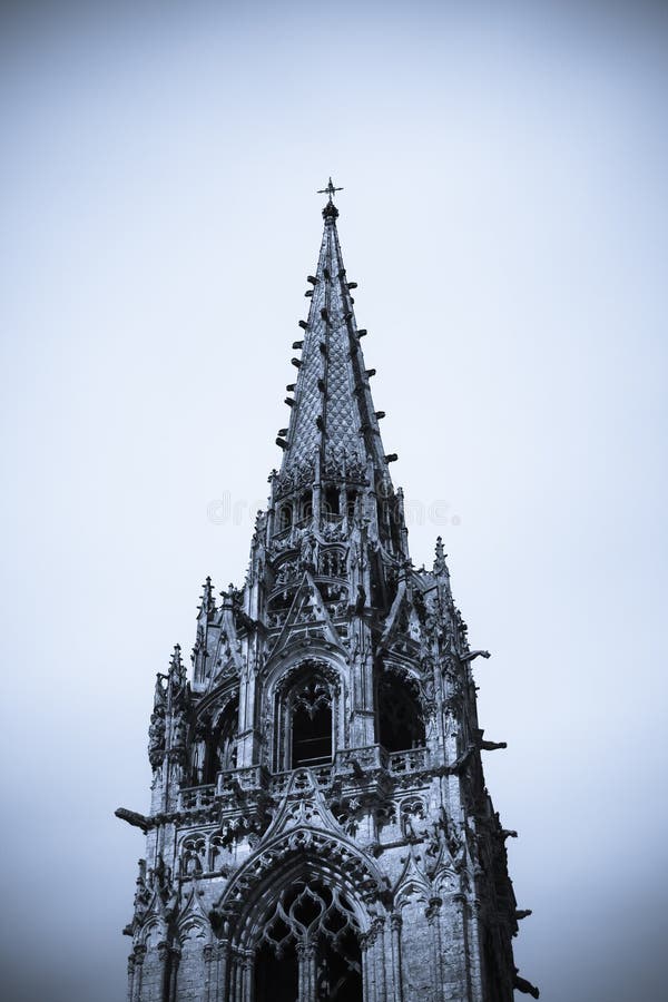 A Catedral De Barcelona, Detalhe Do Pináculo Principal No Estilo Gótico ...