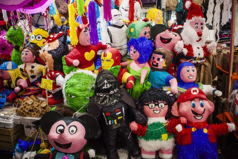 Pinatas Mexicanas Num Mercado Imagem Editorial - Imagem de fantoche ...