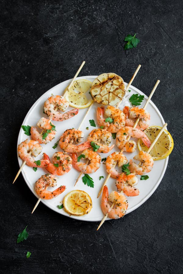 Pinchos del camarón foto de archivo. Imagen de barbacoa - 112387814