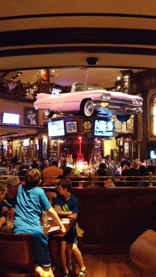 Pink Cadillac in Florida editorial stock image. Image of park - 23638959