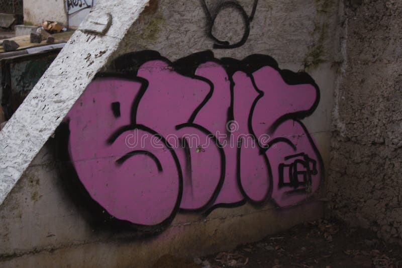 Pink graffiti on the wall editorial photography. Image of graffiti ...