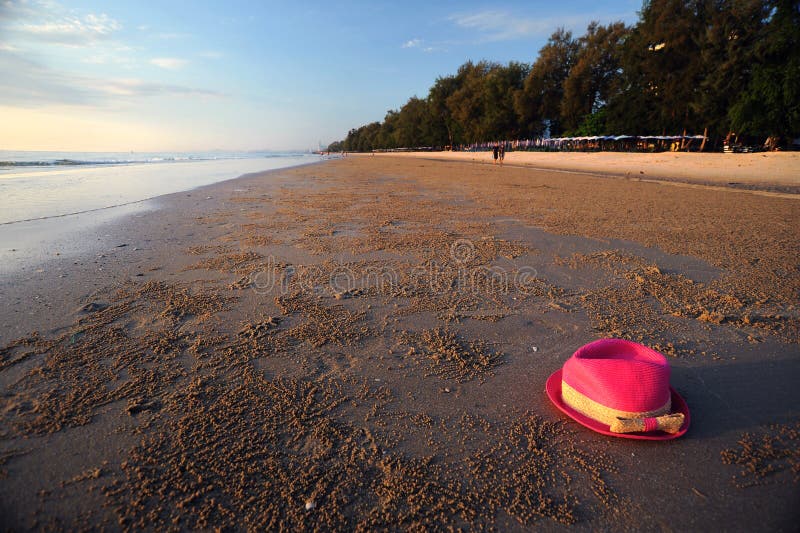 Pink hat on beach stock photo. Image of beach, pink, waves - 29064450