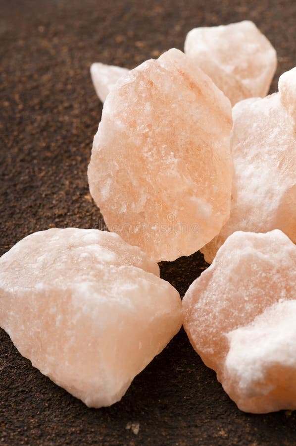 Coarse Himalayan Pink Salt Spoon Stock Photo - Image of salt, rock ...