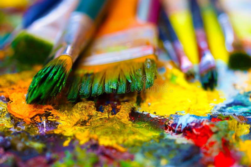 Pinsel Zur Malereipalette Und Weich Unscharfen Zum Aquarellhintergrund ...