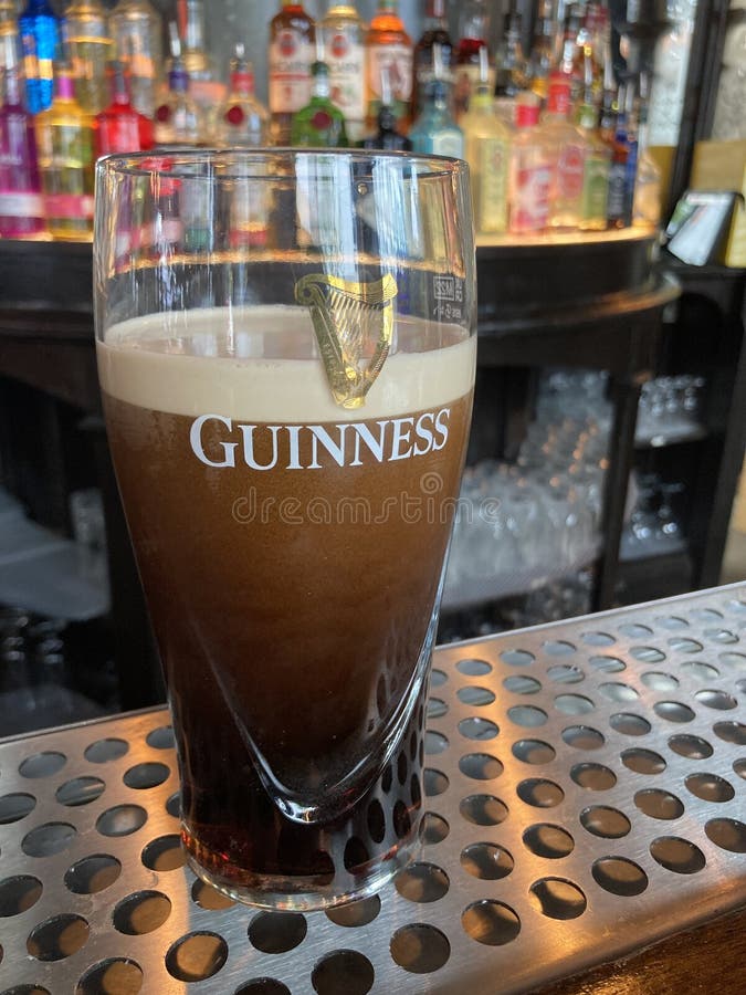 A pint of Guinness editorial image. Image of cocktail - 278841570