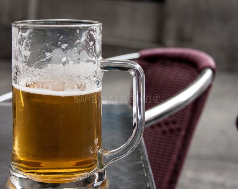 Pinta di birra immagine stock. Immagine di pinta, birra - 35355301