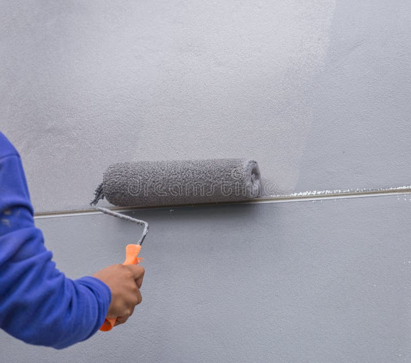 Pintando Uma Parede Com Rolo De Pintura Foto de Stock - Imagem de ...