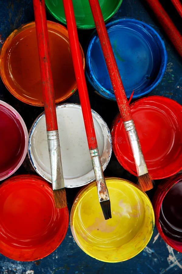 Pinte imagen de archivo. Imagen de brochas, arte, color - 2396999