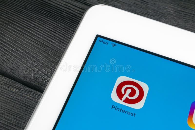 Pinterest Application Icon on Apple IPhone X Smartphone Screen ... Pinterest Application Icon on Apple IPhone X Smartphone Screen ...